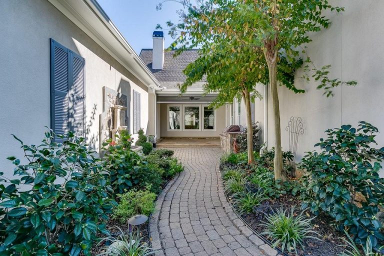 [Sold] 5902 Allee Way ($749,800) - Château Élan Estates